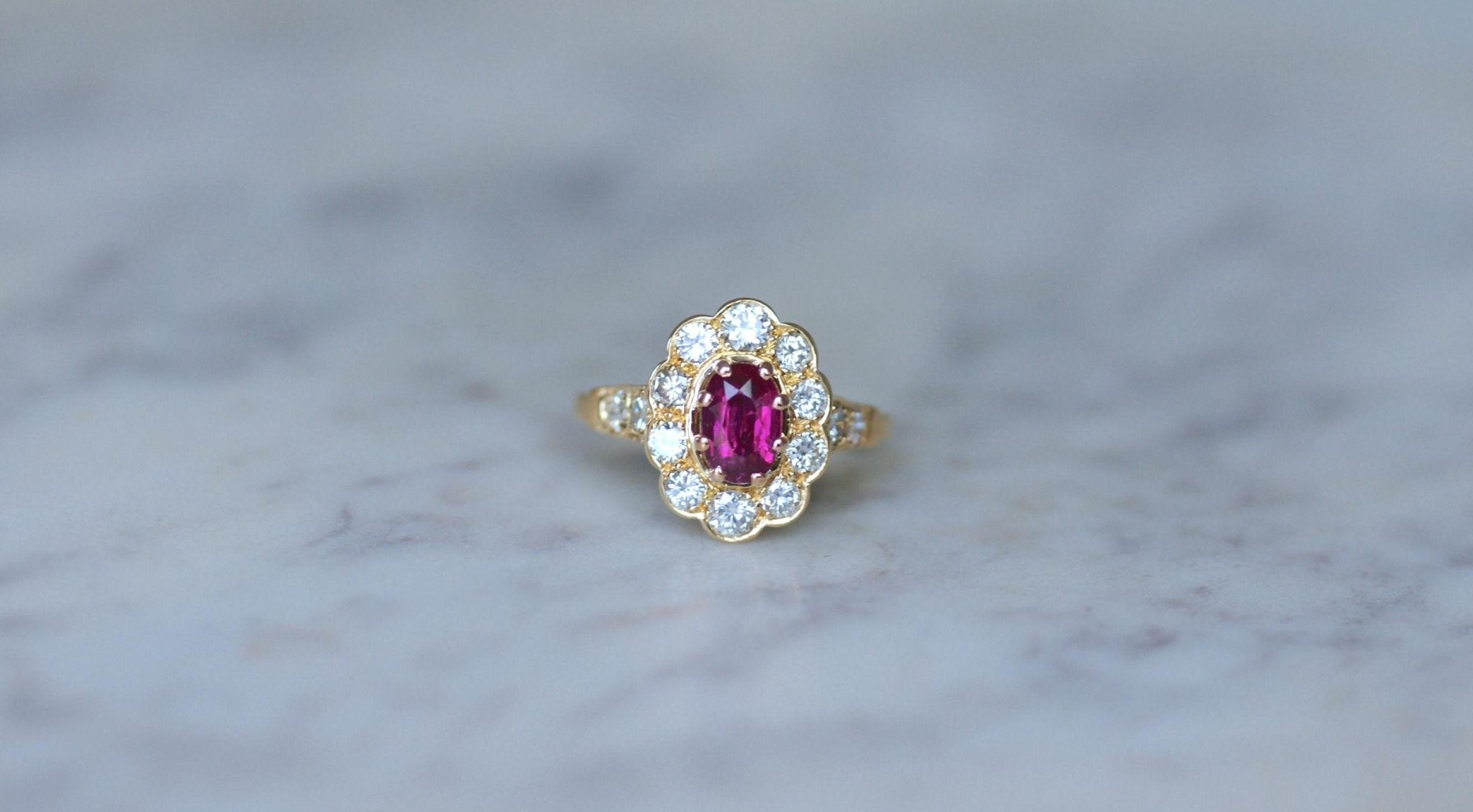 Bague Marguerite Ovale Rubis et Diamants | Galerie Pénélope